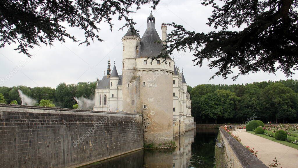 El Chateau de Chenonceau, vista desde los jardines en la orilla norte ...