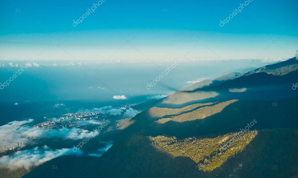Vista panorámica desde la cima de la montaña Ávila en Galipán, frente ...