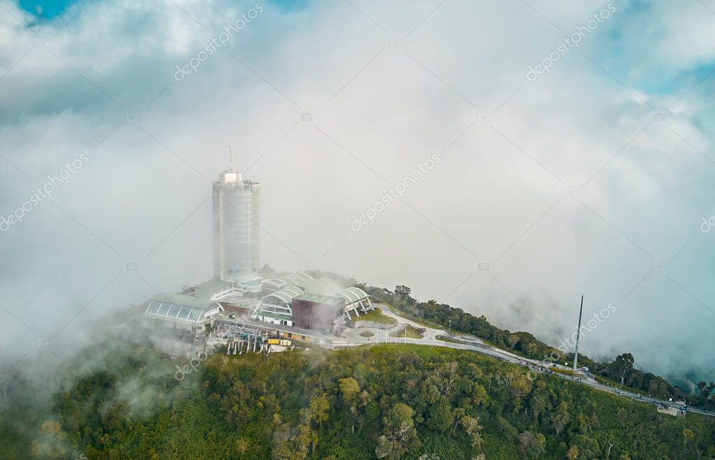 Vista panorámica desde la cima de la montaña Ávila, frente al mar ...