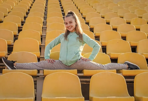 Tween splits Stock Photos, Royalty Free Tween splits Images | Depositphotos