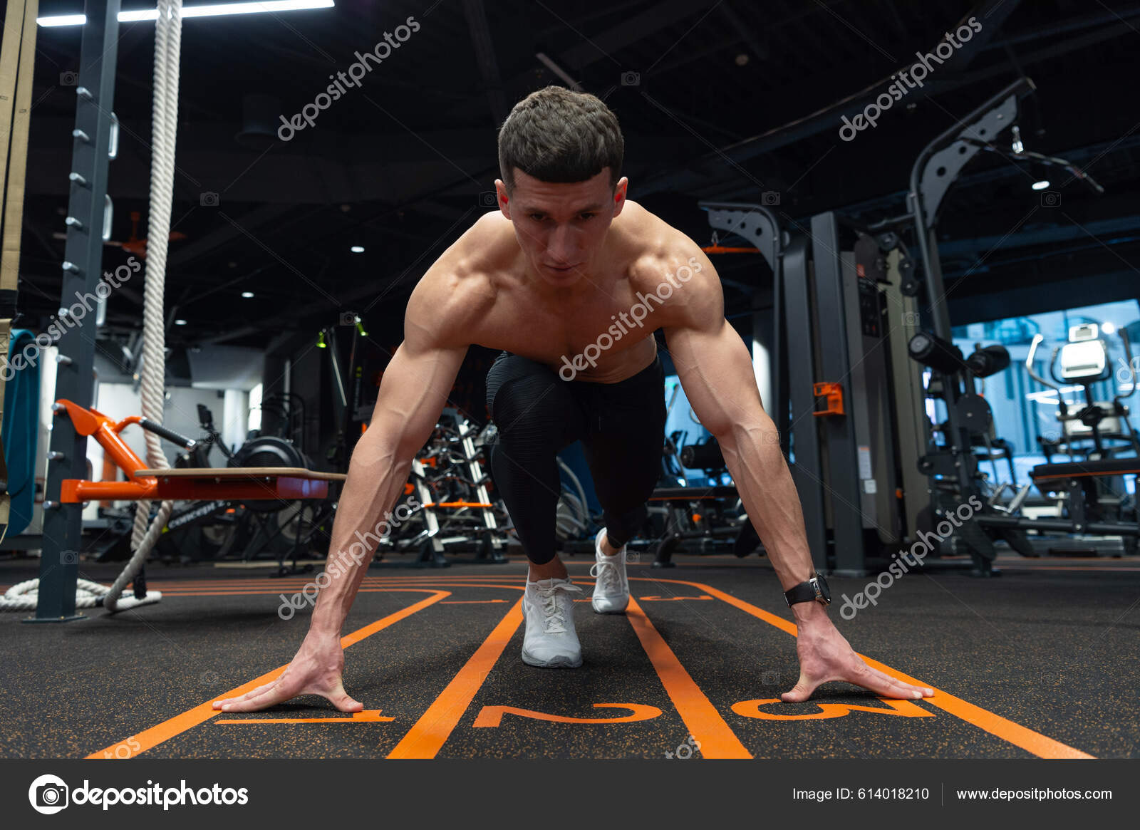 Runner Crouch Position Starting Line Gym Athletic Man Starting Position ...