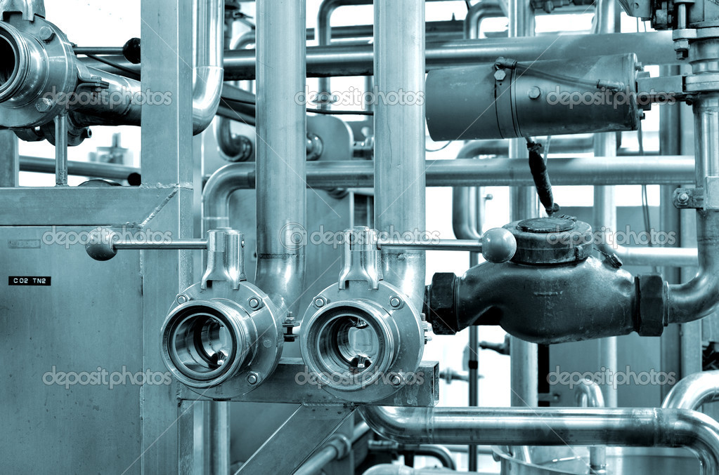 Tuberías industriales y otros equipos en la fábrica — Foto de stock ...