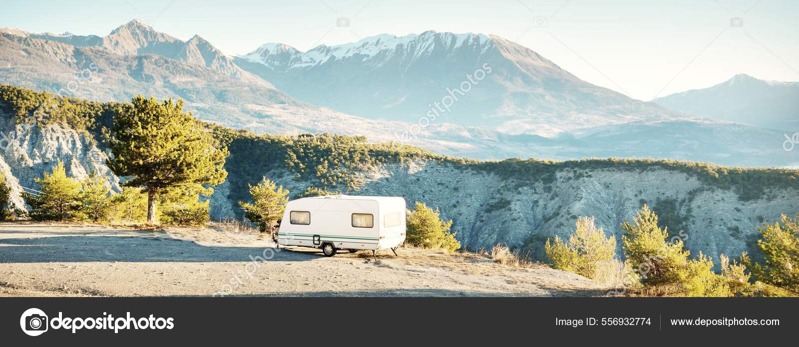 Caravan Trailer Parked Mountaintop View French Alps Lake Lac Serre ...