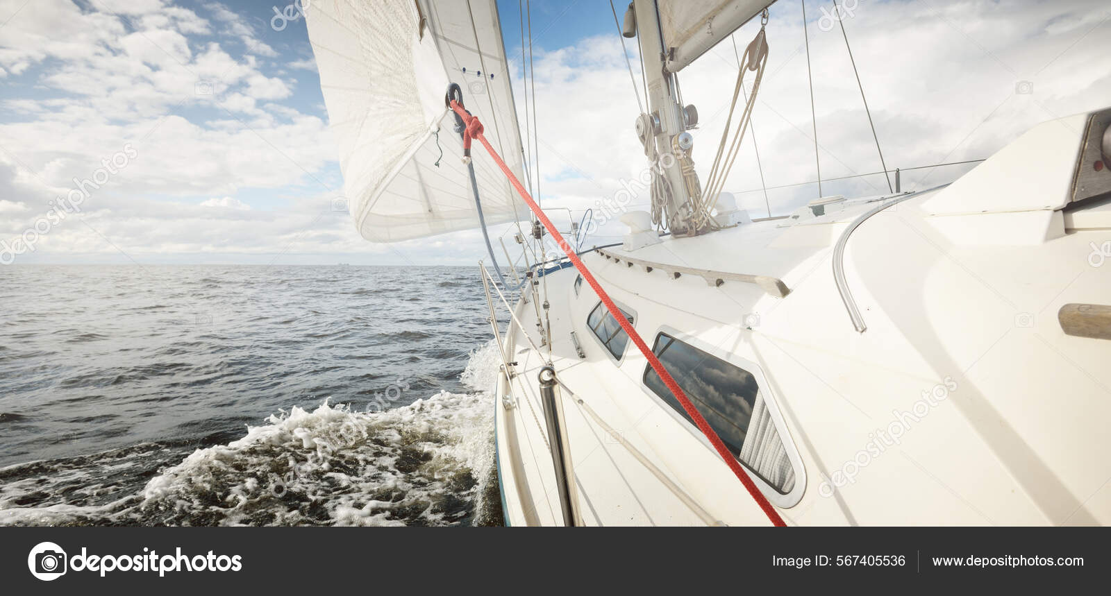 Balandra Blanca Yate Aparejado Navegando Mar Abierto Día Claro Una ...