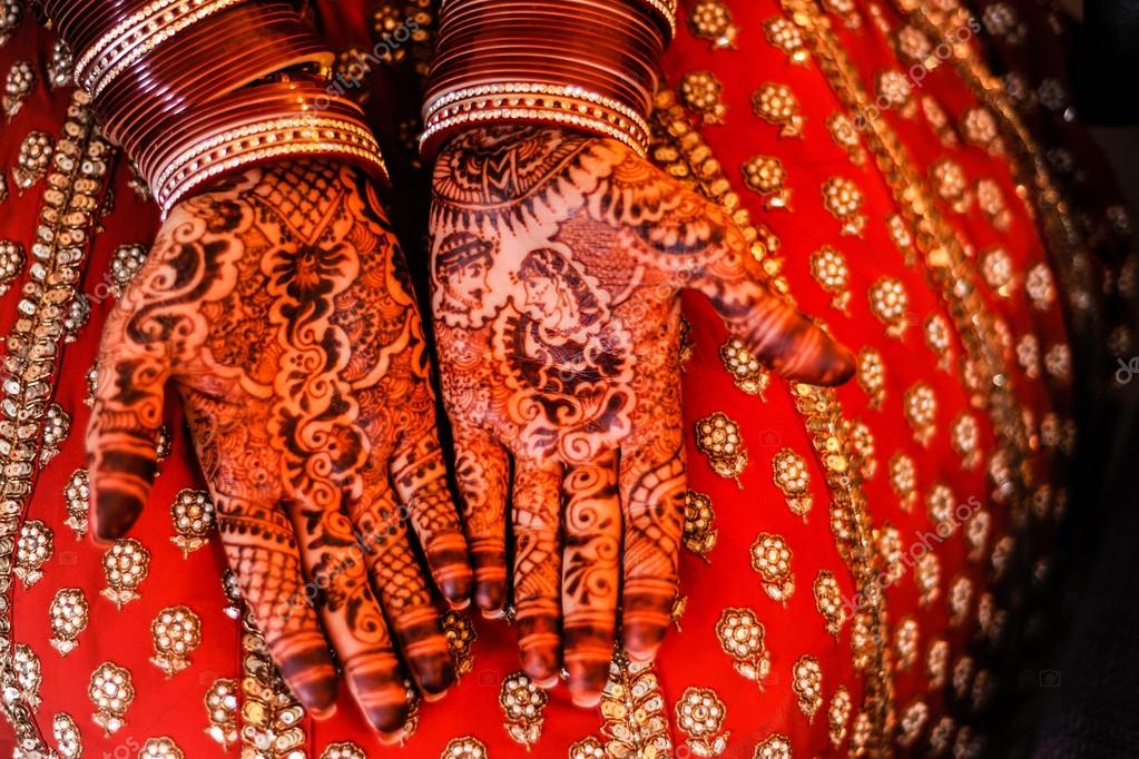 Beautiful Henna and bangles on bride's hands. — Stock Photo © hafiz ...
