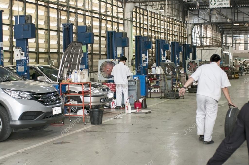 Car auto shop – Stock Editorial Photo © glowonconcept #40014307