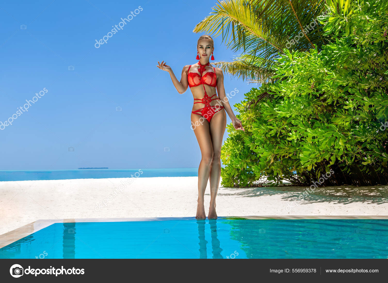 Sexy Frau Bikini Pool Tropischen Sandstrand Der Malediven Glamour Model - Stockfotografie ...