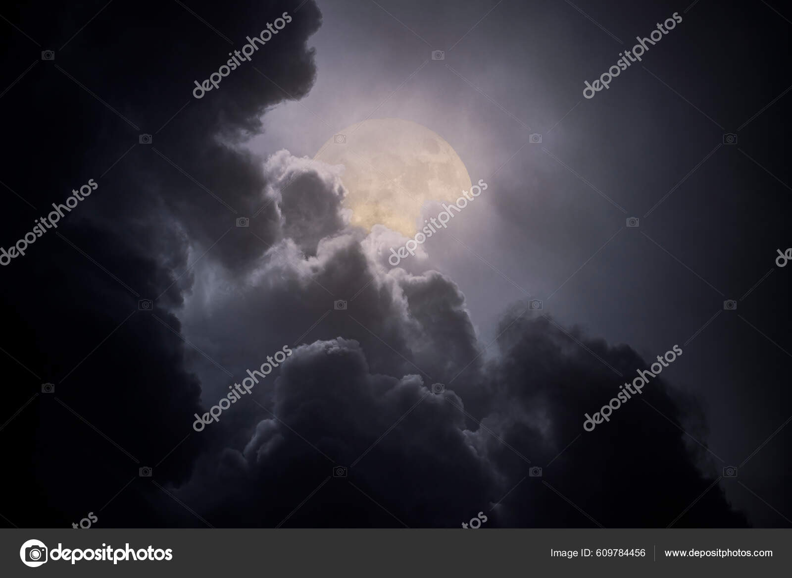 Dark Cloudy Creepy Full Moon Night — Stock Photo © zacariasdamata ...
