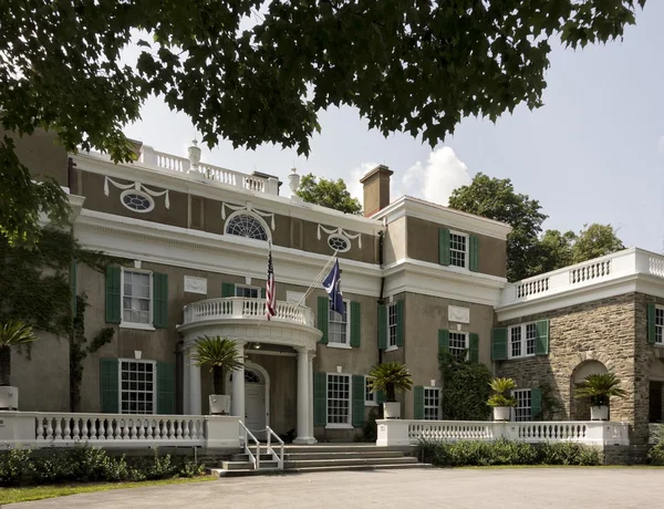 Mansion in graceland Stock Photos, Royalty Free Mansion in graceland ...