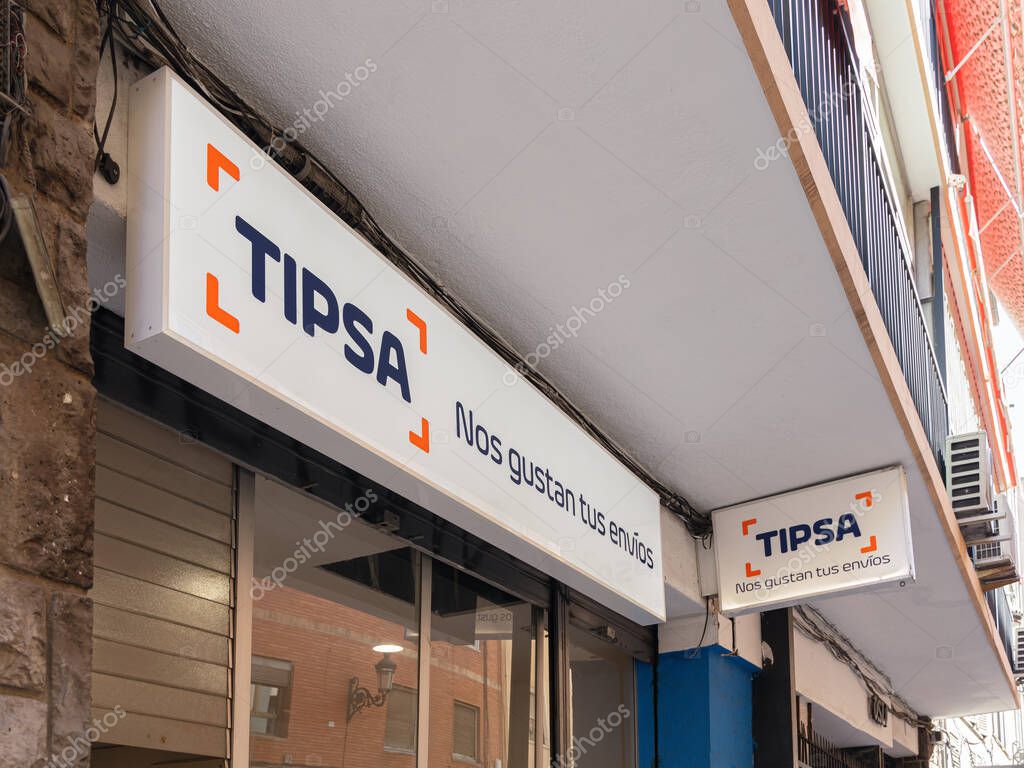 VALENCIA, ESPAÑA - 07 DE ABRIL DE 2022: Tipsa es una empresa logística ...