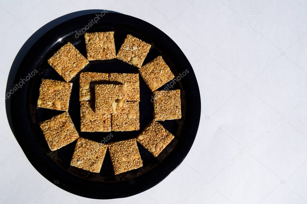 Cholai ki chikki o Rajgira chikki hecho de semillas de Amaranto y ...