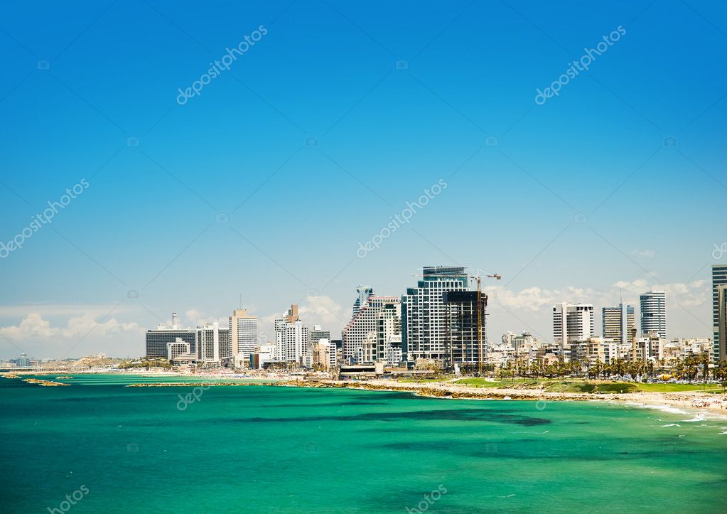 Sea coast and the view of the Tel Aviv from Old Jaffa — Stock Photo ...