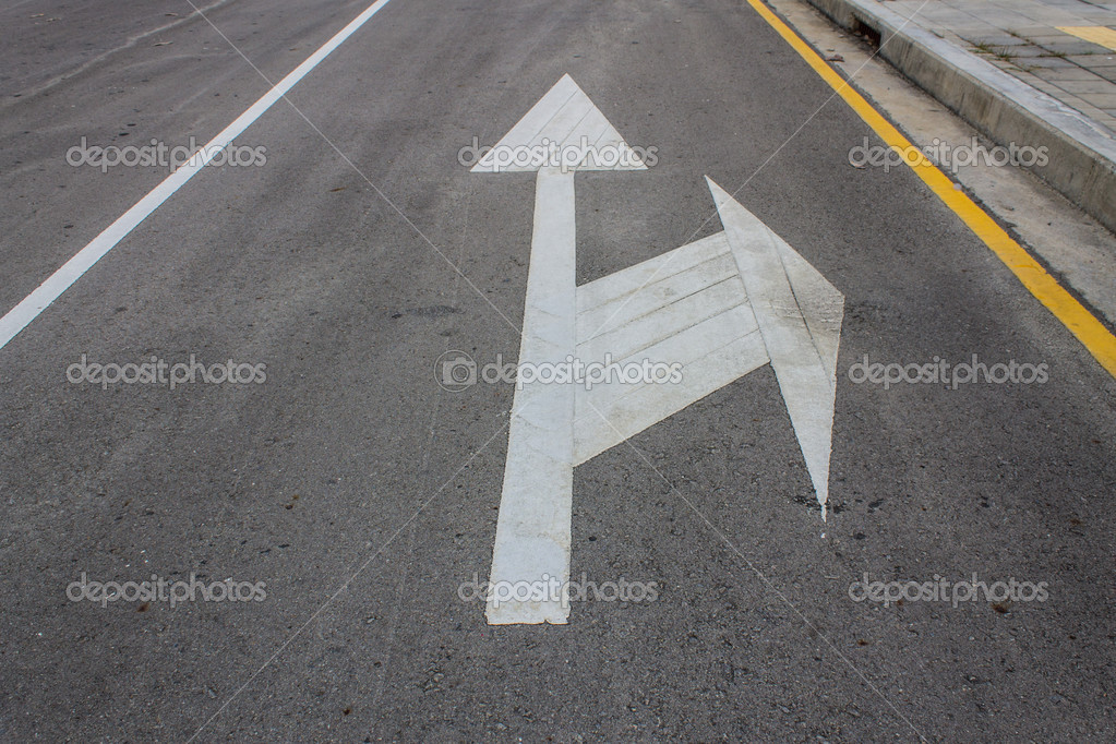 Road markings with footpath Stock Photo by ©prwstd_ben 46518091