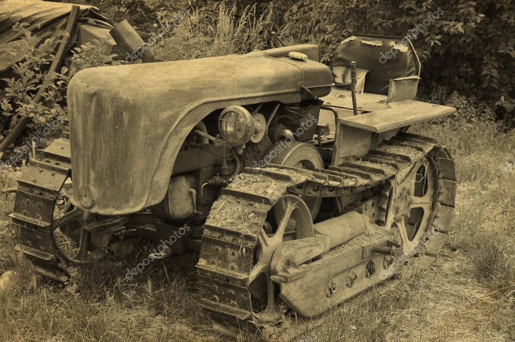 Very old still working oto melara tracked tractor — Stock Photo © al ...