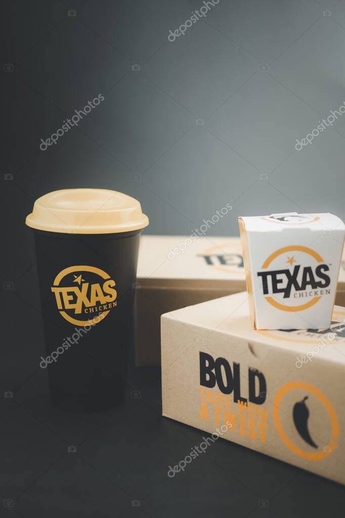 Bangkok, Tailandia - 30 de noviembre de 2021: Set box of Texas chicken ...