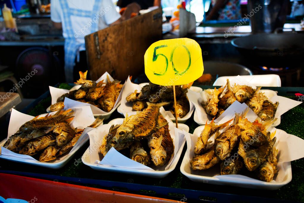 Crispy deep fried Java barb fish or silver barb fishes for sale thai ...