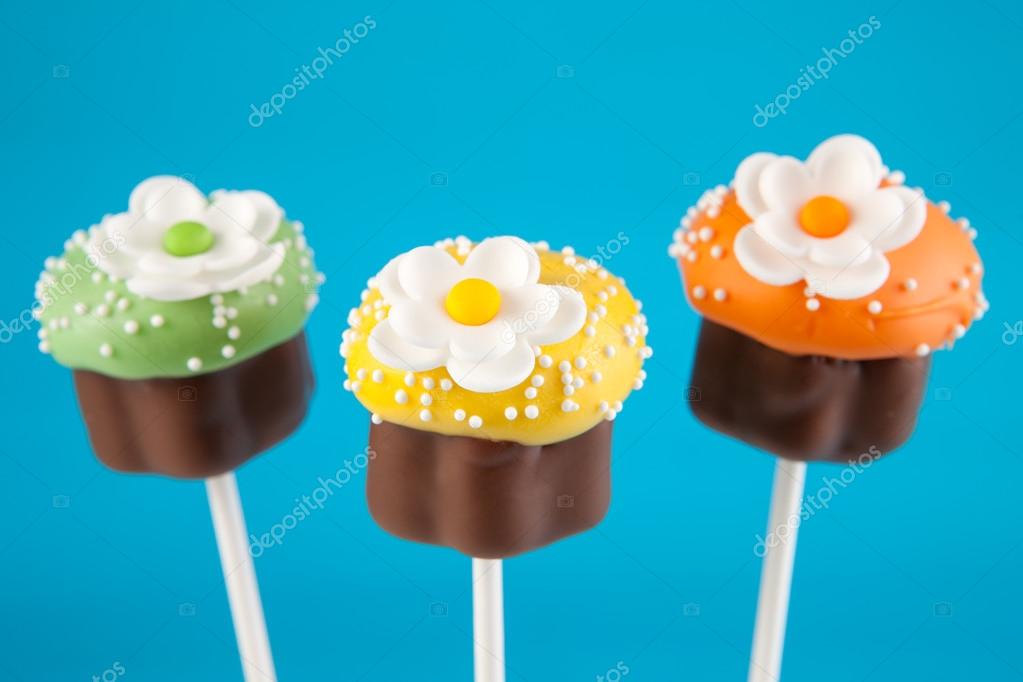 Cupcake cake pops Stock Photo by ©og-vision 39475791