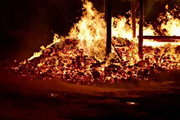 Neumaticos basura fuego Stock Photos, Royalty Free Neumaticos basura ...