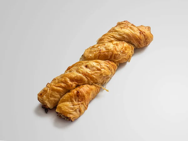 Bollo trenzado hecho de hojaldre, con una corteza dorada, en forma de ...