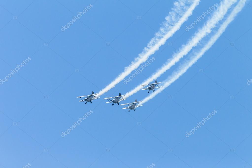 Aviones Biplanos Acrobacia 2024