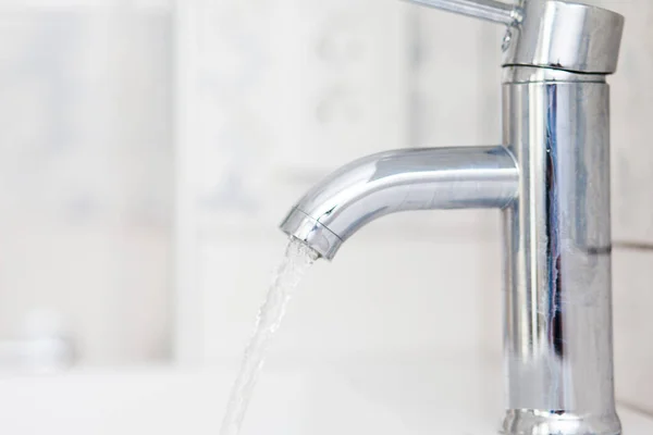 Bajo la presión de agua Stock Photos, Royalty Free Bajo la presión de ...