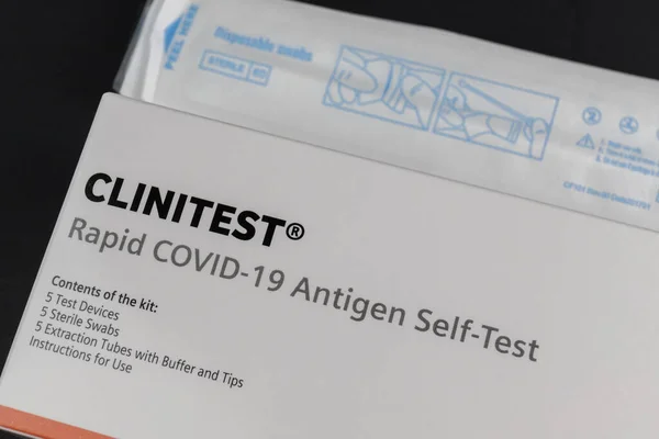 Indianápolis - Circa Febrero 2022: CLINITEST Rapid COVID-19 Autoprueba ...