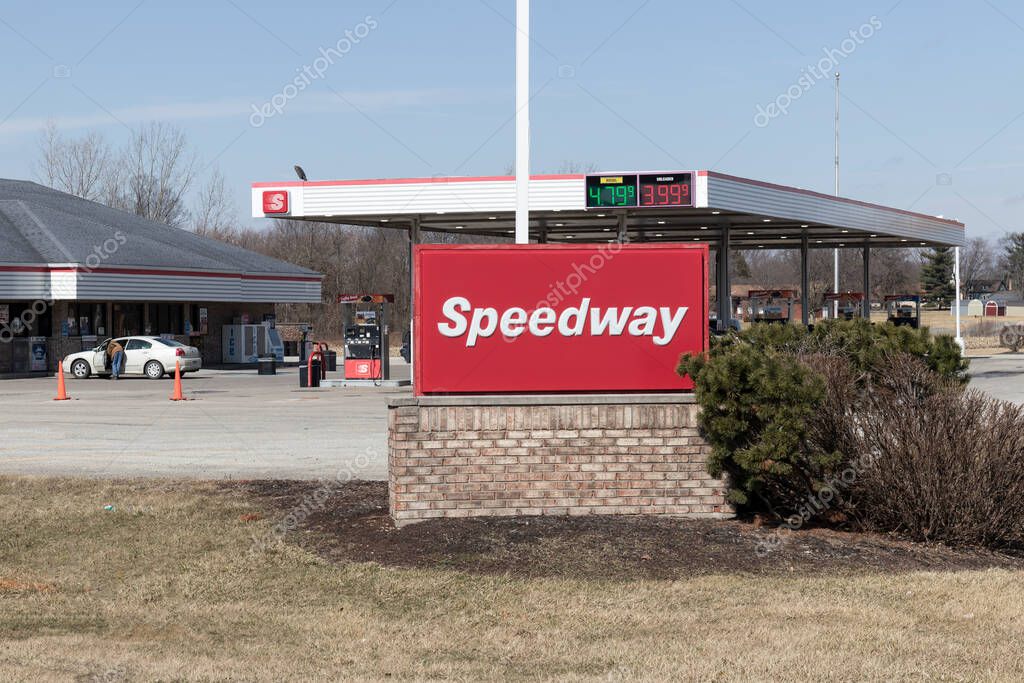 Kokomo - Circa Marzo 2022: Speedway gas and fuel logo. Speedway es el ...