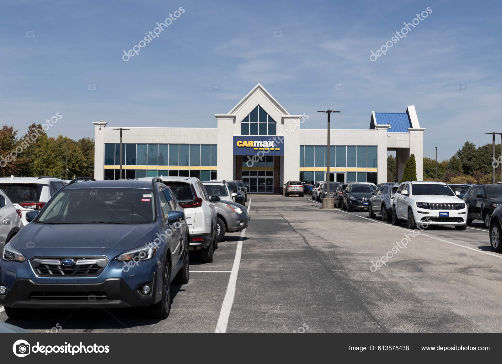 Indianapolis Circa October 2022 Carmax Auto Dealership Used Car Display ...