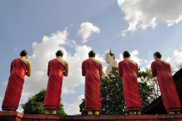 Buddhist Disciple statues at a temple in Sri Lanka — Stock Photo ...
