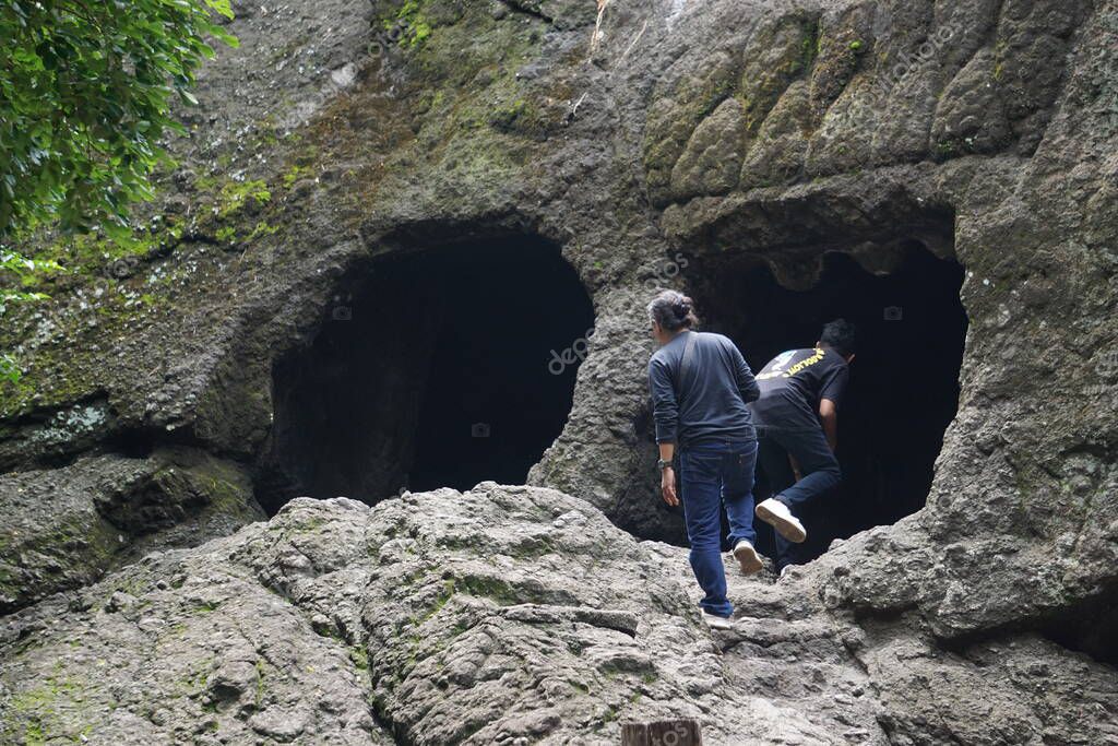 La cueva Selomangleng es una cueva con un rastro histórico de la figura ...