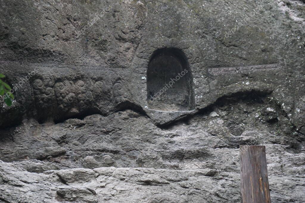 La cueva Selomangleng es una cueva con un rastro histórico de la figura ...