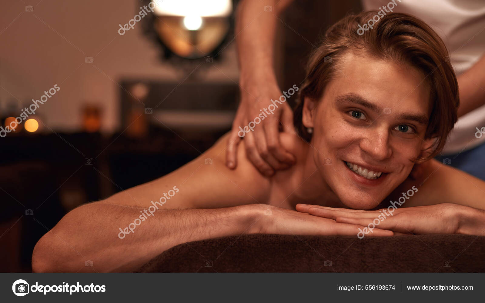 Masseur doing back massage of relaxing male client — Stock Photo ...