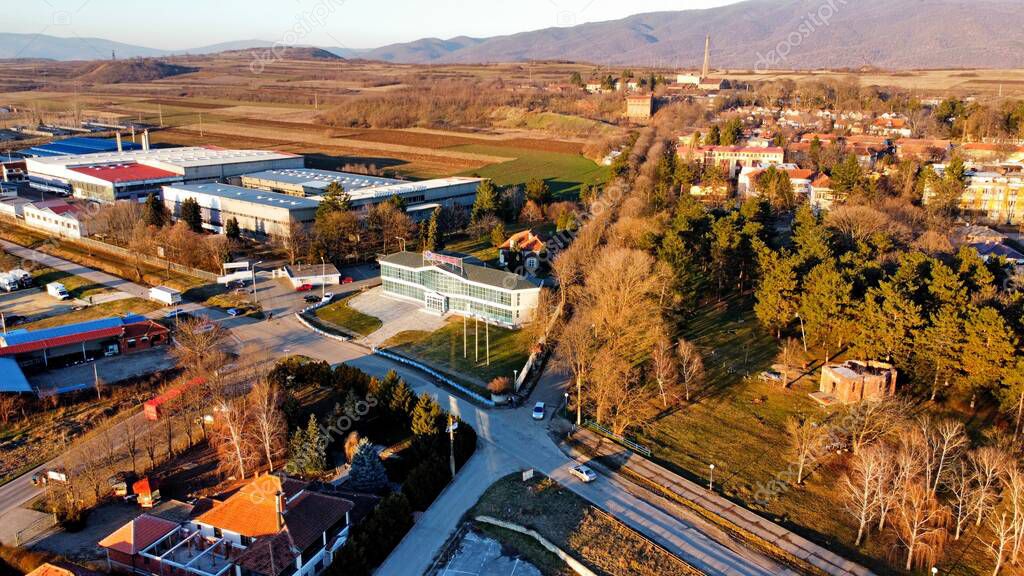 Un asentamiento habitado por mineros filmado por un dron, Aleksinac ...