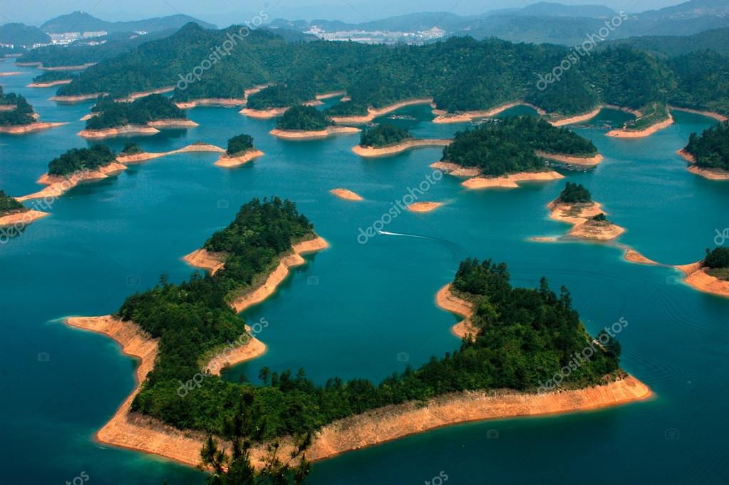 Many small islands with trees in lake panorama — Stock Photo © gzx8119 ...