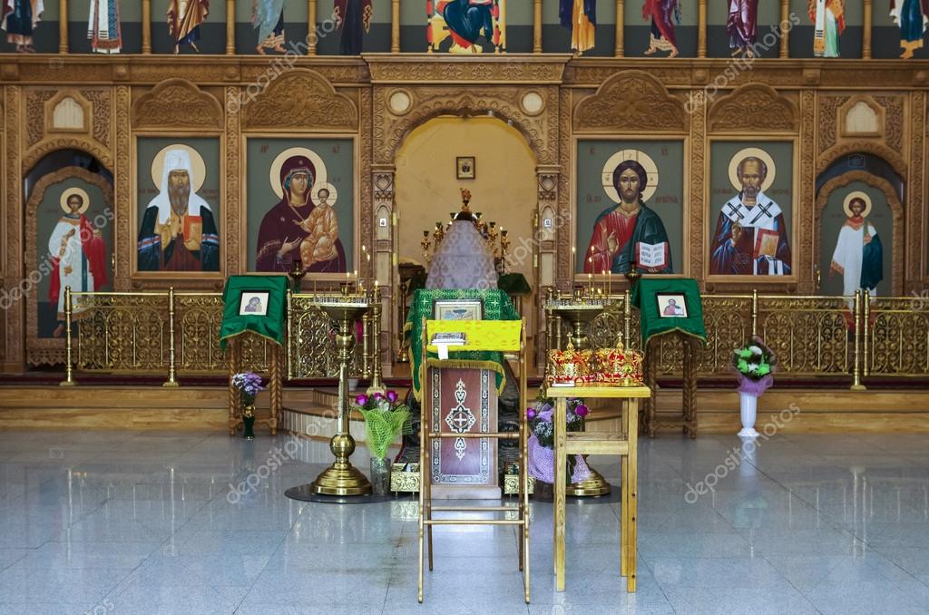 Iconostasis in russian orthodox church — Stock Photo © NBeauty #41442339
