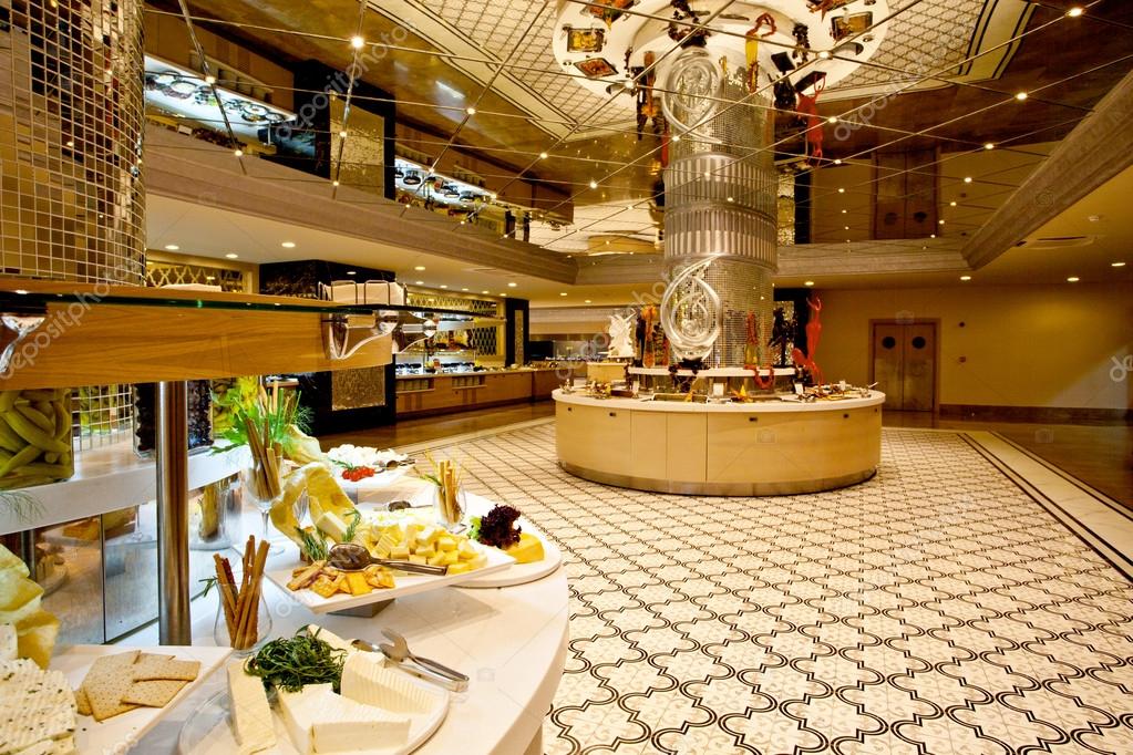 Palacio Real de la Alhambra. Restaurante . — Foto editorial de stock ...