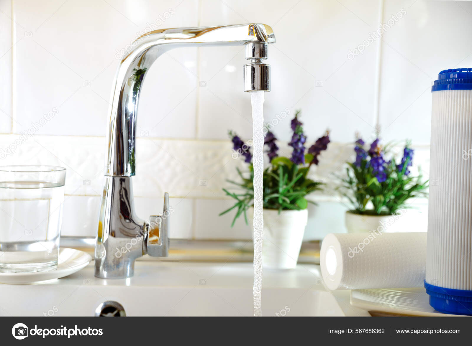 Open Kitchen Sink Faucet Flowing Stream Water Purified Domestic Reverse ...