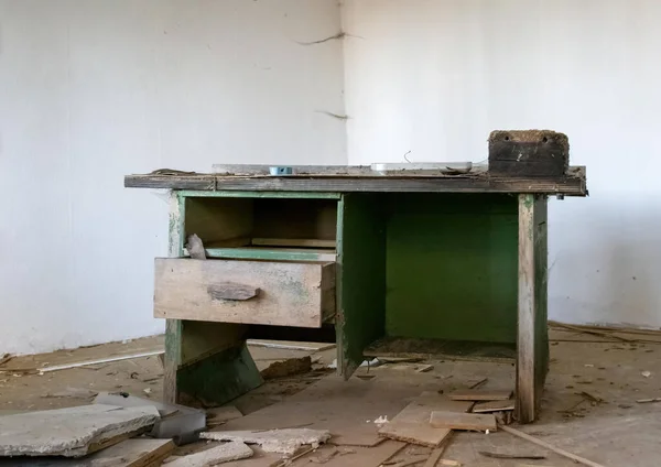 Abandoned desk Stock Photos, Royalty Free Abandoned desk Images ...