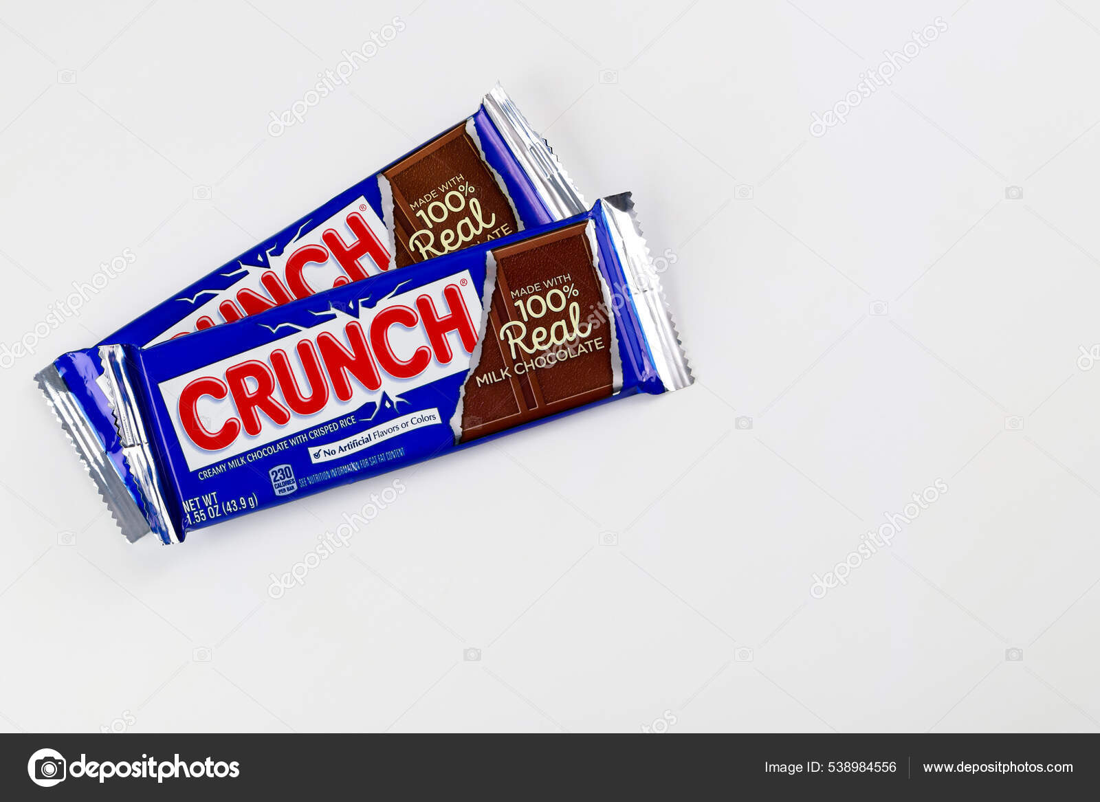 May 2021 New York Nestle Crunch Creamy Milk Chocolate Bars — Stock ...