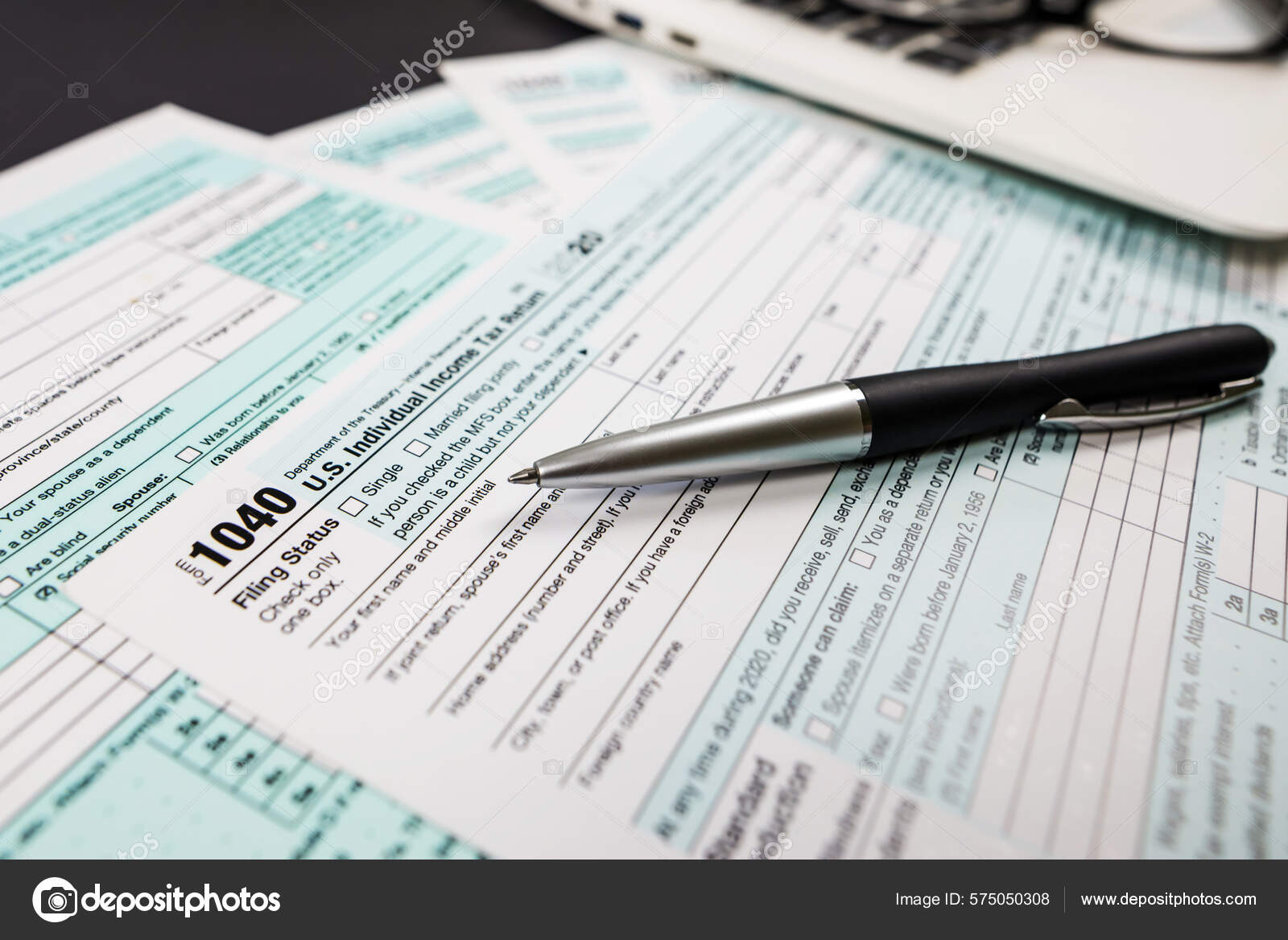 Close Tax Form 1040 Pen Notebook Black Background Stock Photo by ©tanja ...