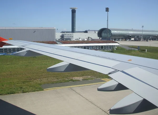 Fotos de Gate wing, Imagens de Gate wing sem royalties | Depositphotos