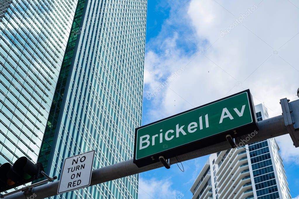 Vista del letrero del paisaje urbano en el distrito de Brickell en ...
