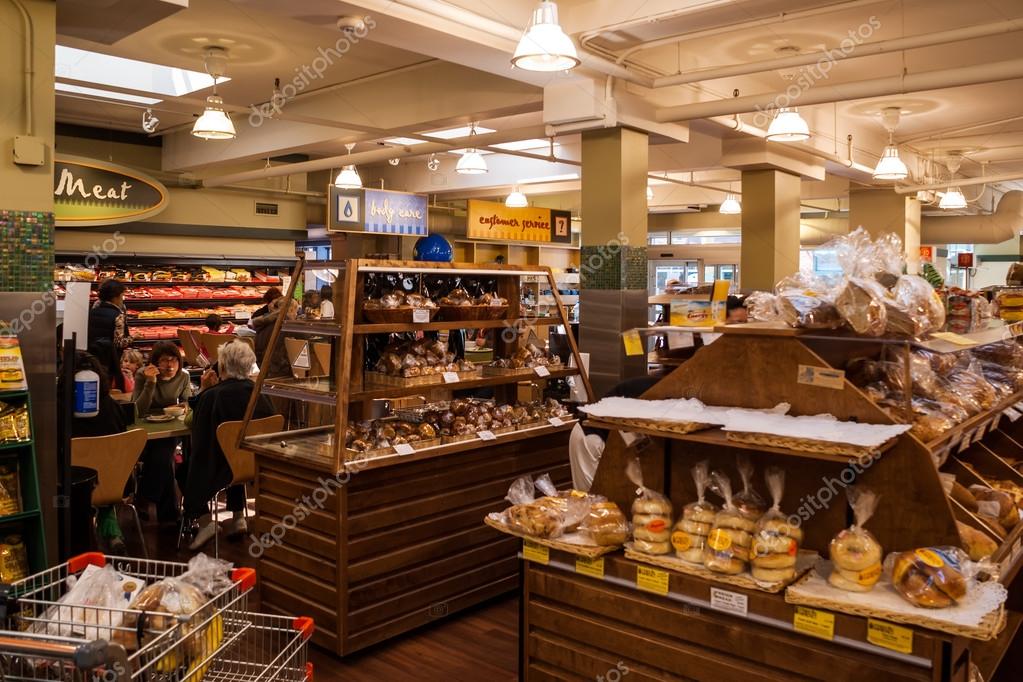 TORONTO - 2 DE MAYO: Casas y tiendas en Greektown en Danforth el 2 de ...