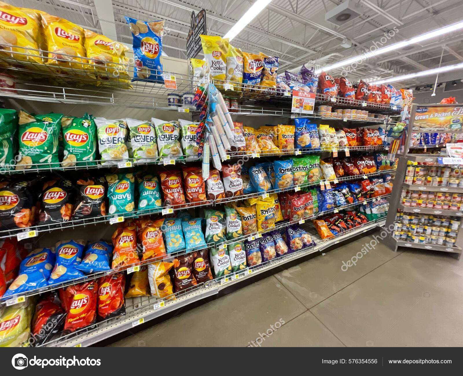 Hephzibah Usa Kjs Iga Grocery Retail Store Potato Chip Section — Stock Editorial Photo ...