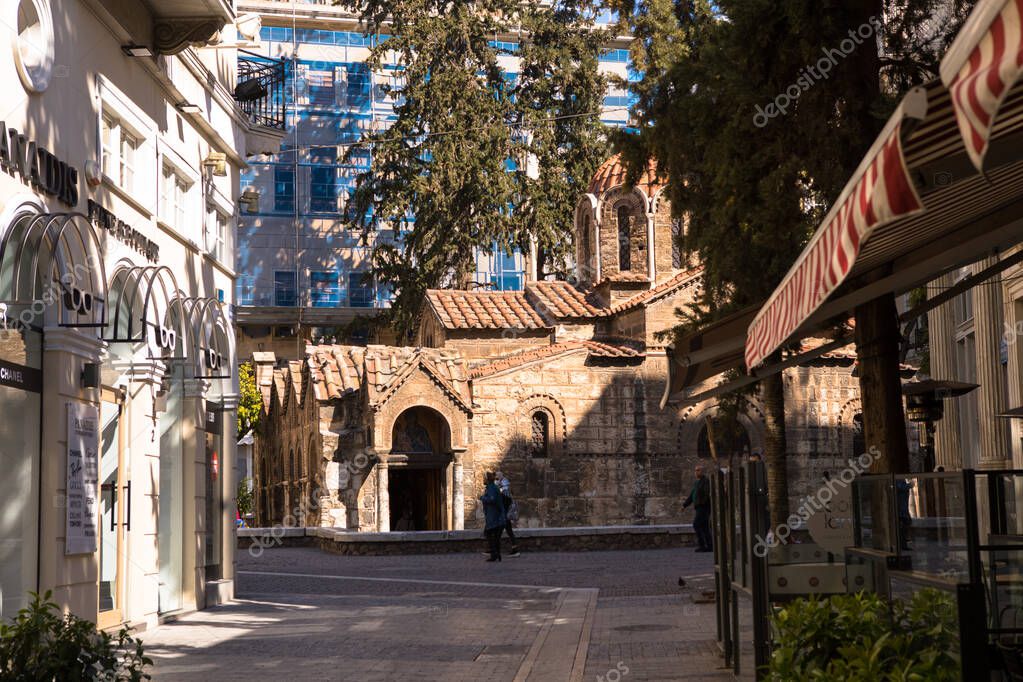 Atenas, Grecia. Murch 2022 - La Iglesia de Panagia Kapnikarea es una de ...