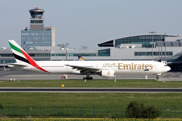 Emirates Airlines – Stock Editorial Photo © Senohrabek #72361153