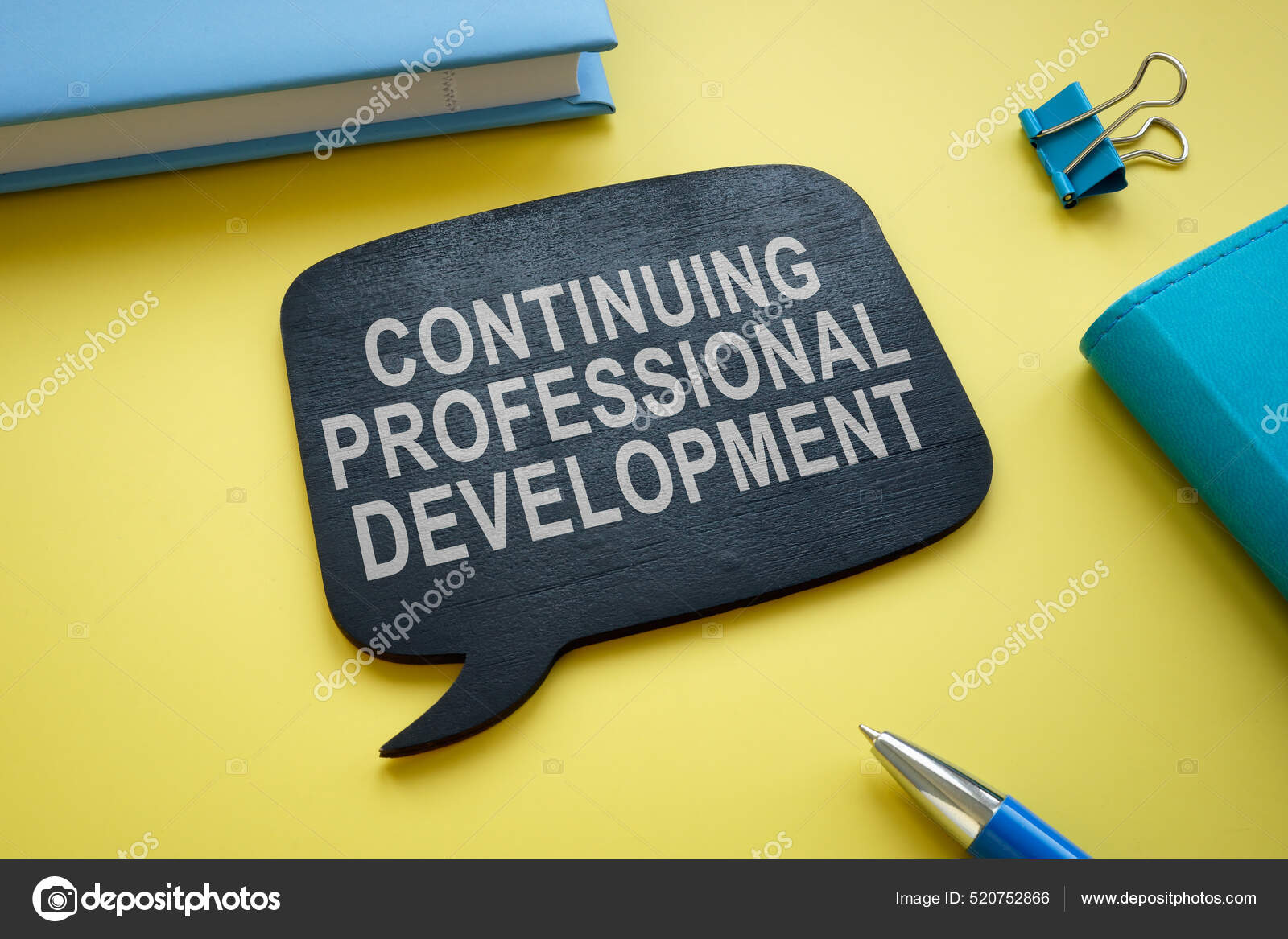 Memoria de desarrollo profesional continuo en el escritorio amarillo ...