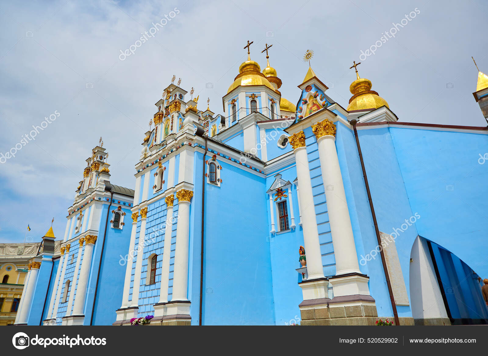 St. Michaels Golden-Domed Monastery - famous church complex in Kiev ...