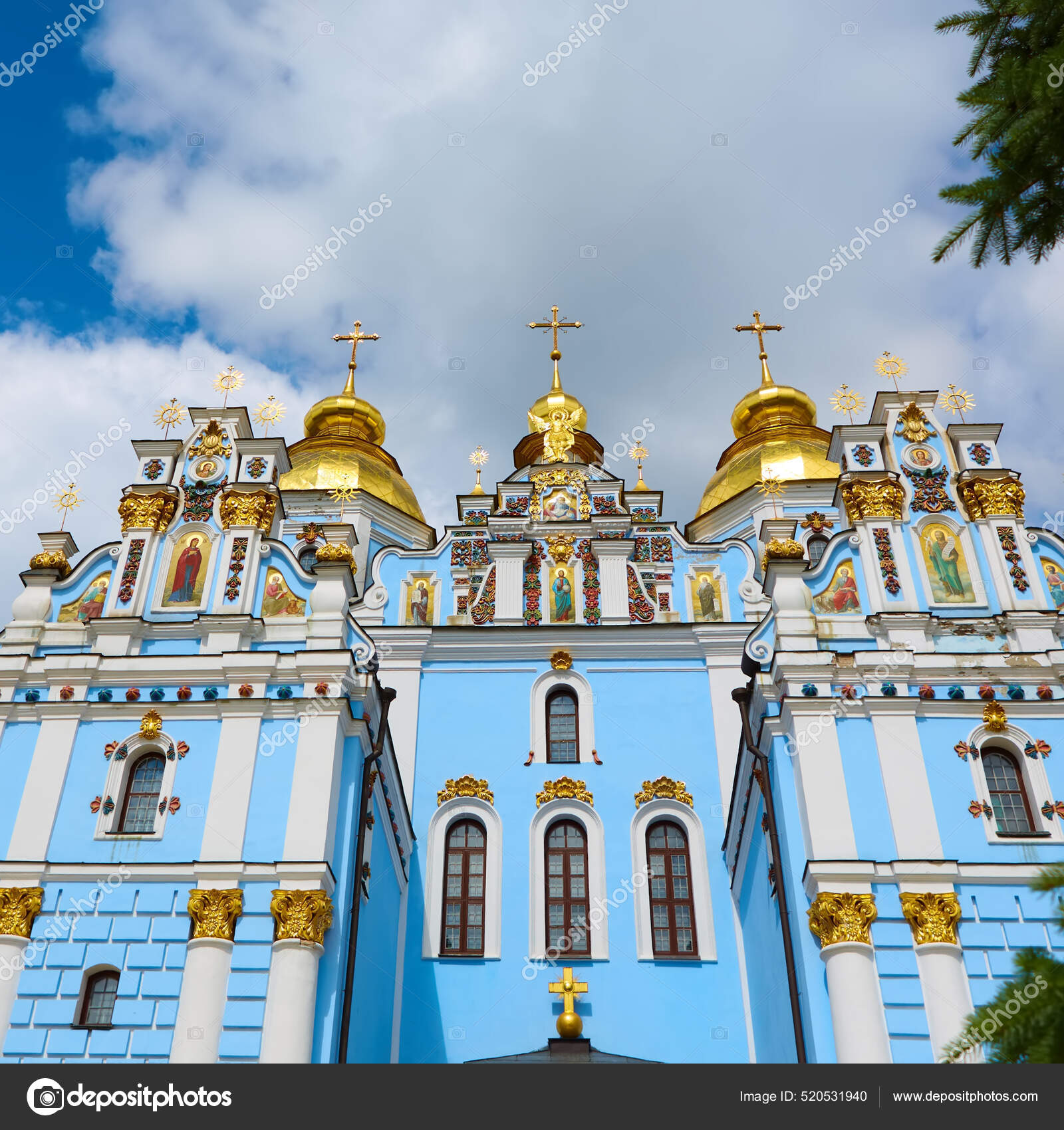 St. Michaels Golden-Domed Monastery - famous church complex in Kiev ...
