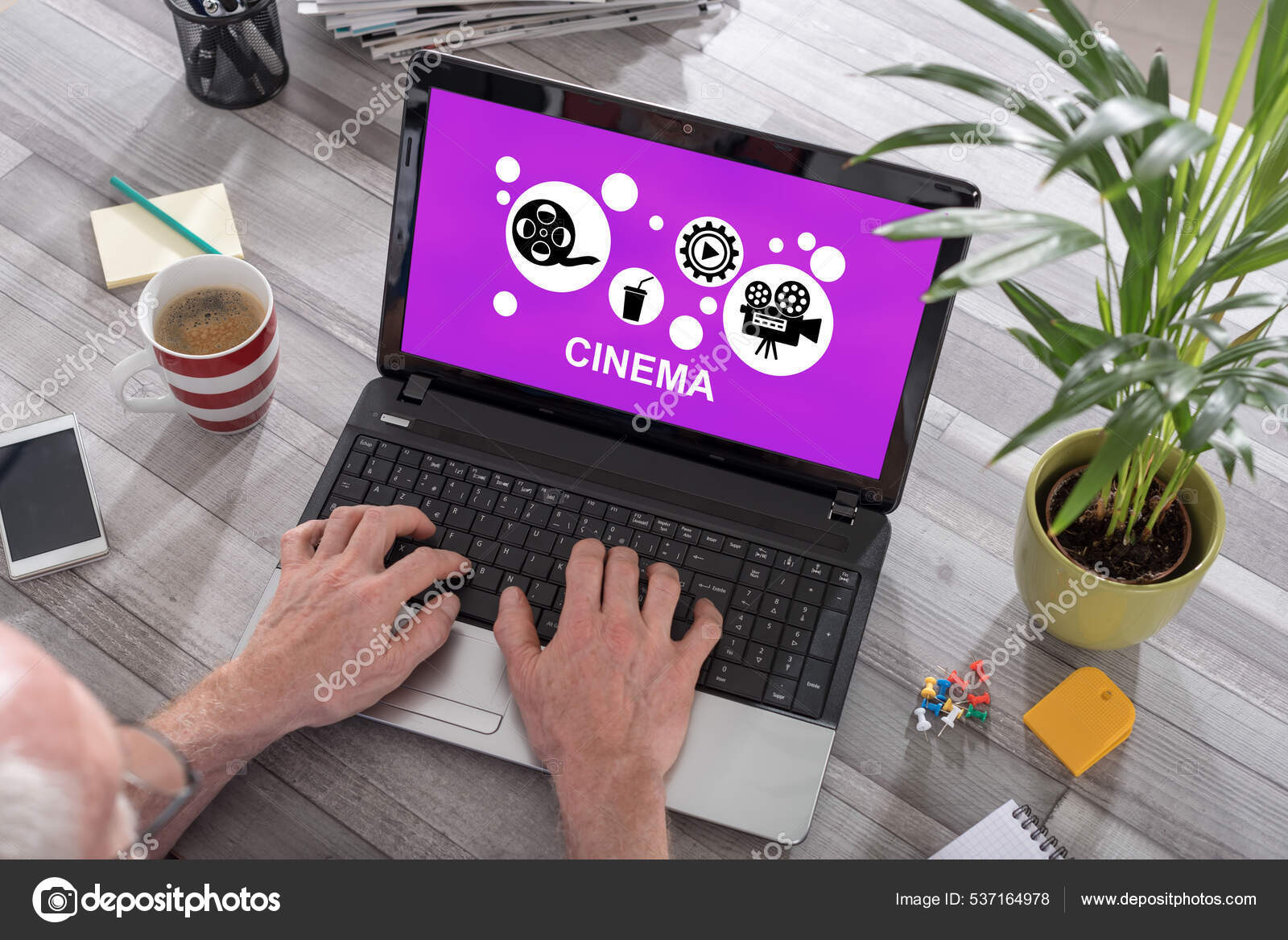 Man Using Laptop Cinema Concept Screen — Stock Photo © thodonal #537164978